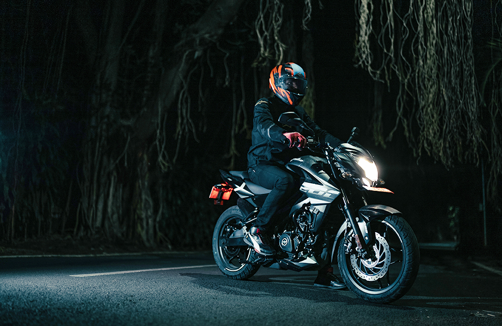 Bajaj Pulsar NS200 Bike Price, Mileage, Colours, Image | Bajaj Auto